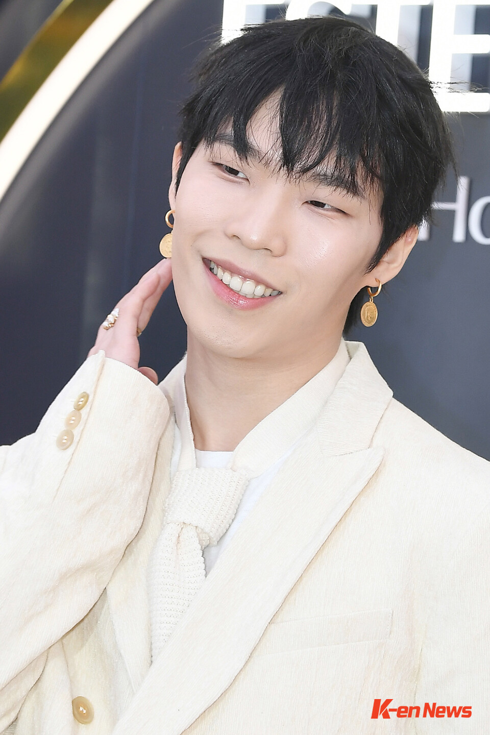 AKMU Lee Chanhyuk Captivates with His Deep, Soulful Gaze