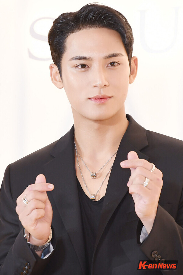 SEVENTEEN's Mingyu: Dashing in a Suit at 'Bvlgari Studio' Event