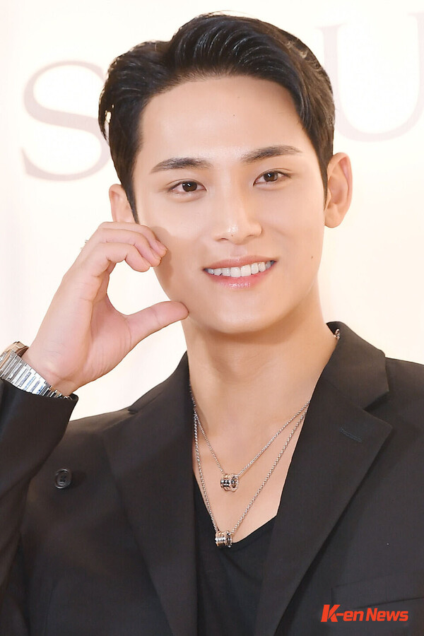 SEVENTEEN's Mingyu: Dashing in a Suit at 'Bvlgari Studio' Event