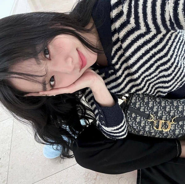 BLACKPINK Jisoo, Unveils Chic Curly Hairstyle and Stylish Ensemble
