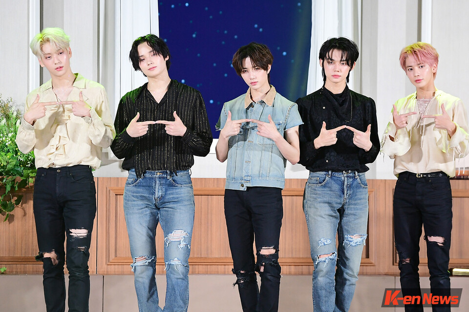 TOMORROW X TOGETHER Unveils New Album Tracklist 'Deja Vu'