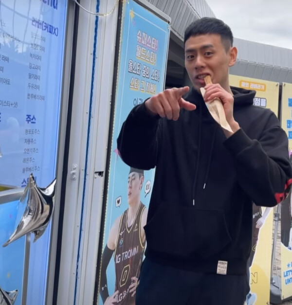 Basketball Star Lee Gwanhee Receives Surprise from International Fans