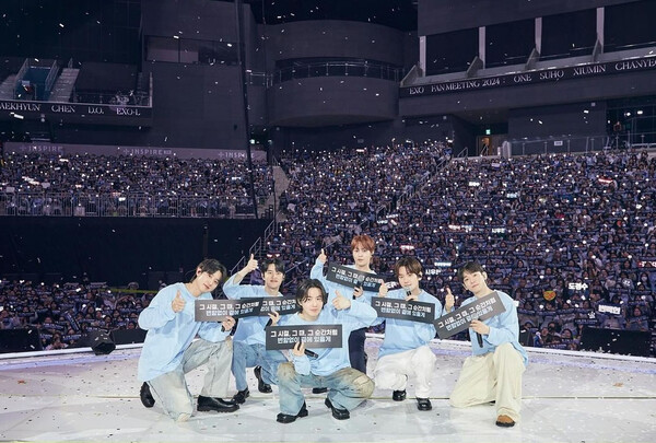 EXO Suho Shares Photos from 12th Anniversary Fan Meeting