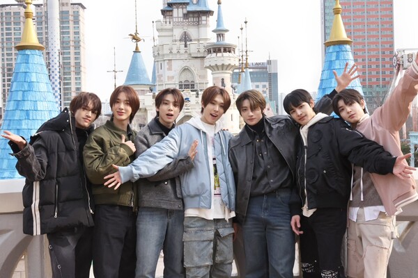 Updated Jyp Reveals New TWICE 2024 SEASON'S GREETINGS (TWICE NEWS