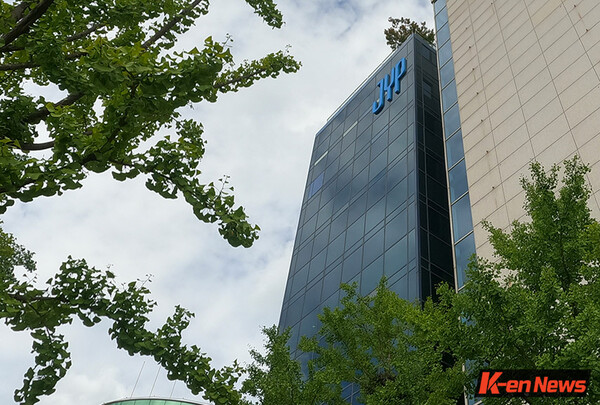 JYP Entertainment's Generous Donation Aids Medical Treatment for Children