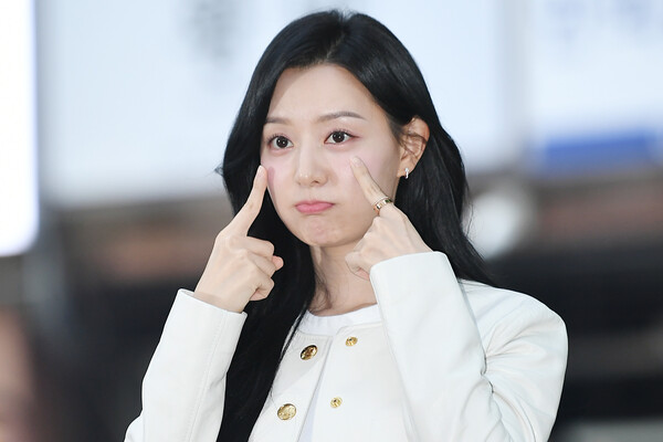 'Queen of Tears' Kim Ji-won, Find the differences between two photos