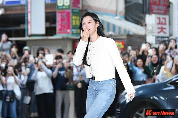 'Queen of Tears' Kim Ji-won, Find the differences between two photos