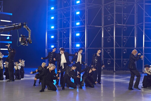 SEVENTEEN Captivates Global Audience with American MTV Show Appearance