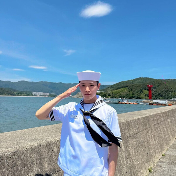 So Proud of You!! NCT's Taeyong Completes Navy Training