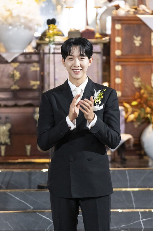 Lee Jung-shin Talks About His First Villain Role in 'The Escape of the ...