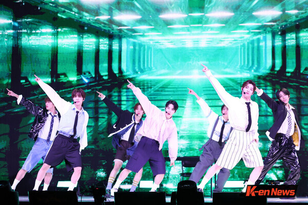 NEXZ Hot Debuts: "We Aim to Showcase Our Unique Vibe and Hold a Solo Concert"