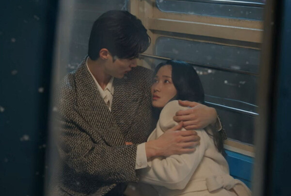 'Lovely Runner' Reunites Lim Sol and Seon-jae in Ferris Wheel Scene