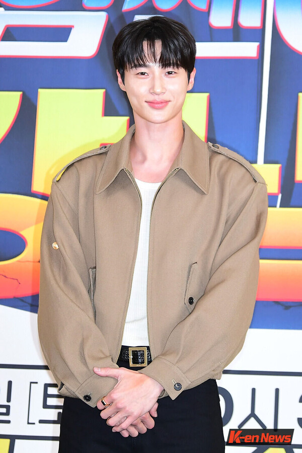 'Seon-jae' Byeon Woo-seok, Find the differences between two photos