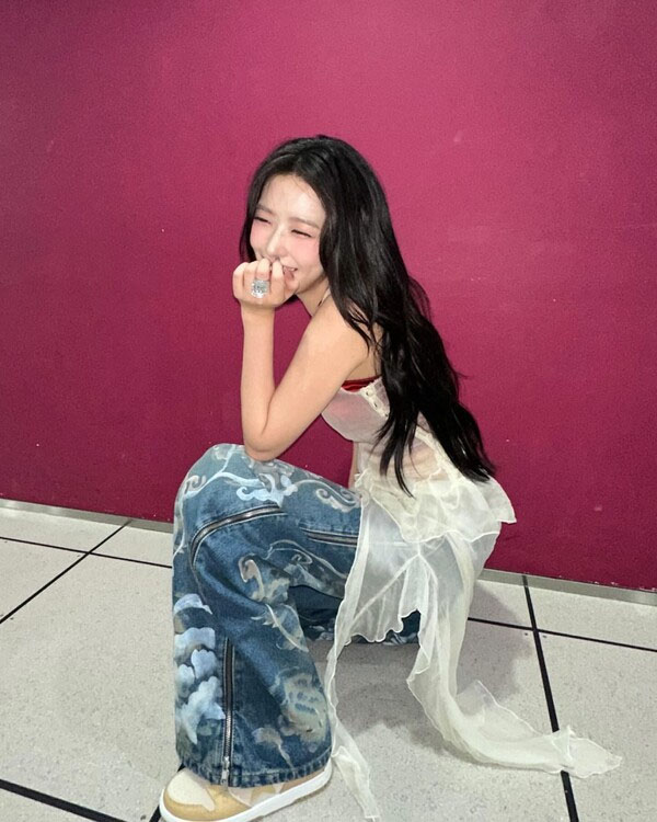 An Yu Jin of IVE Captivates Fans with Sensual New Look