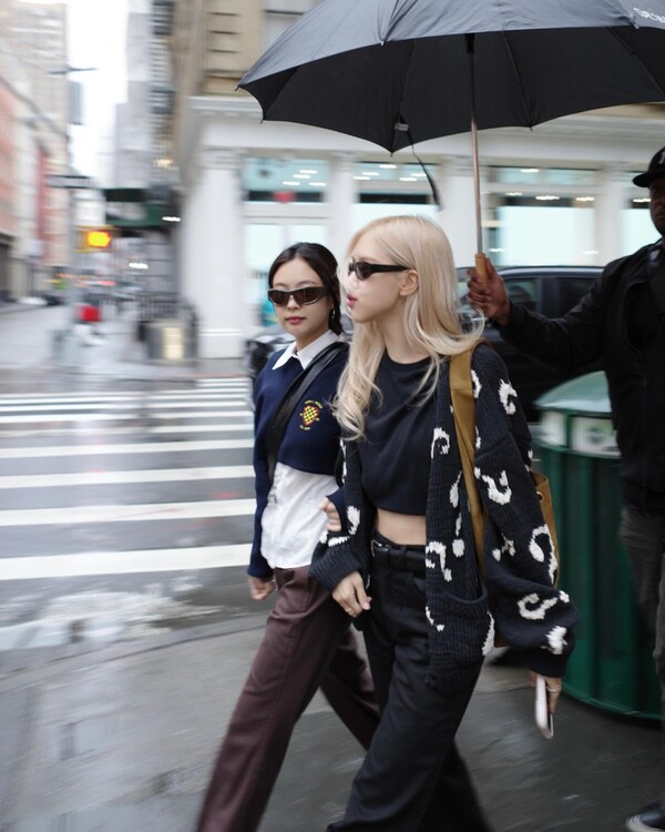 BLACKPINK Rose and Jennie Shine on the Rainy Streets of New York