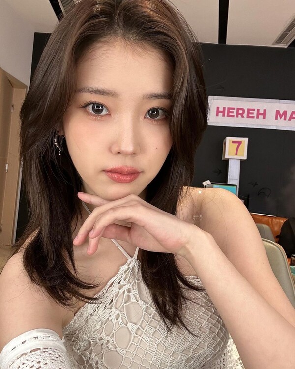 IU Reveals Elegant and Mature Look in Latest Update
