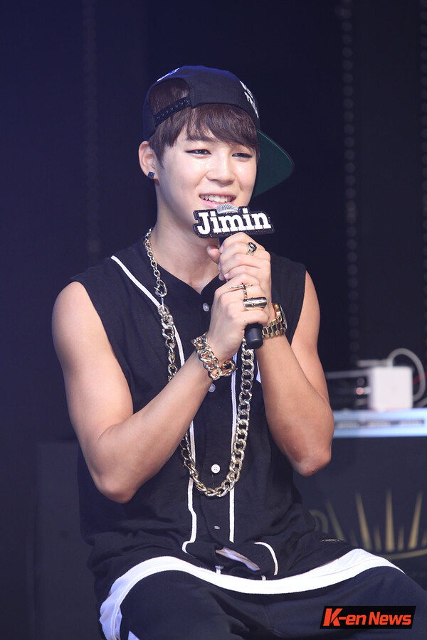 [2013] BTS Jimin, Find the differences between two photos