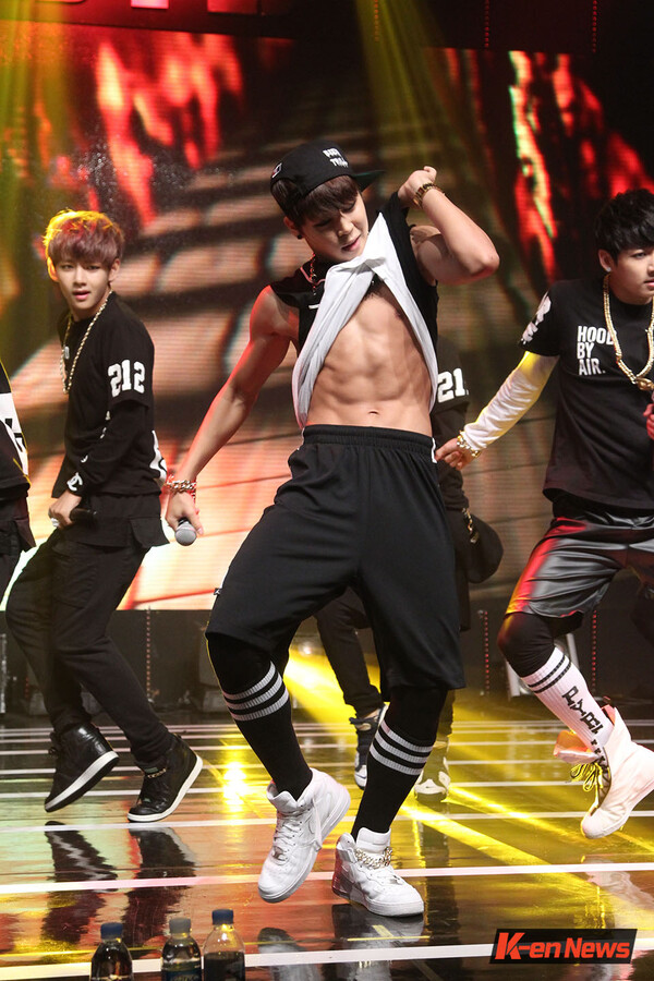 [2013] BTS Jimin, Find the differences between two photos