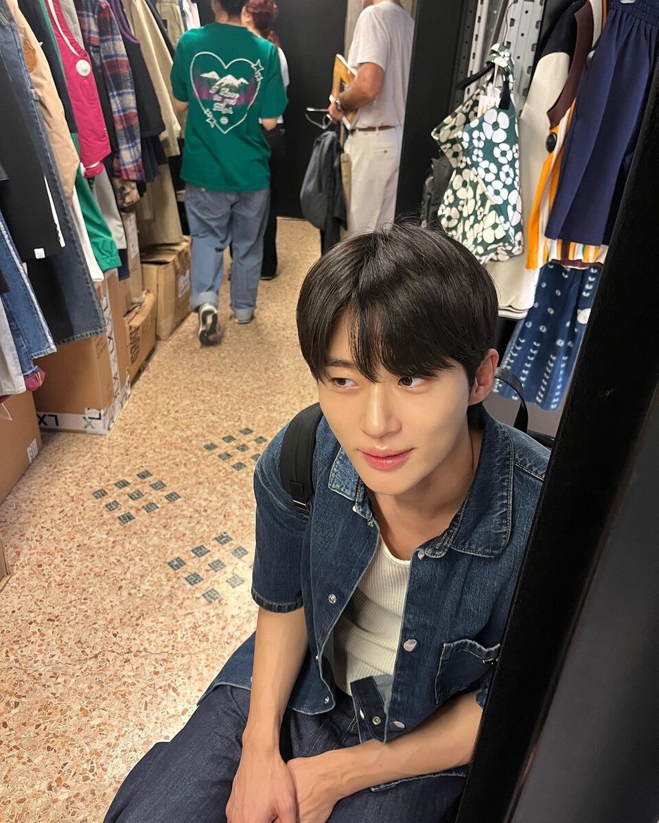 "Fluttering Warning" Byeon Woo-seok Shares Daily Life Photos from Milan