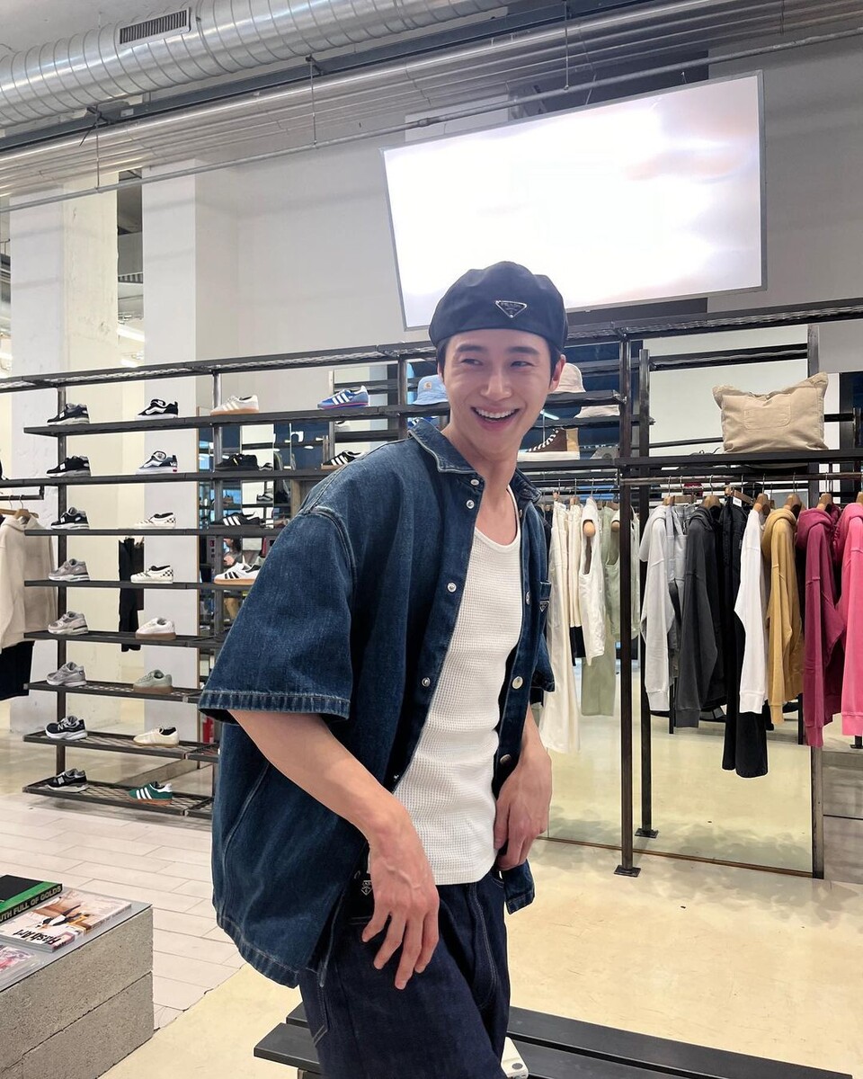 "Fluttering Warning" Byeon Woo-seok Shares Daily Life Photos from Milan
