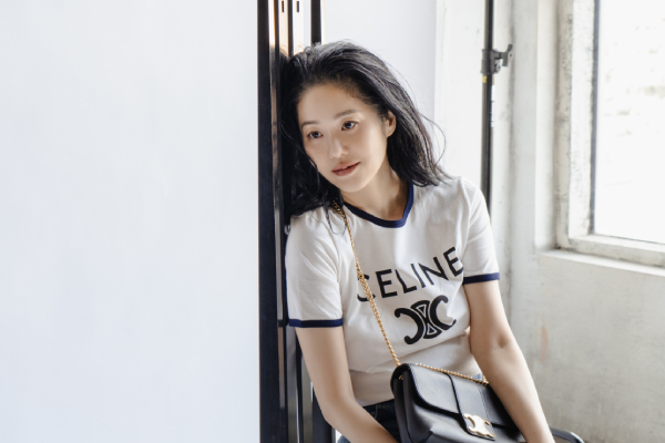Ko Hyun-jung's Stunning Beauty Shines in Behind Photos
