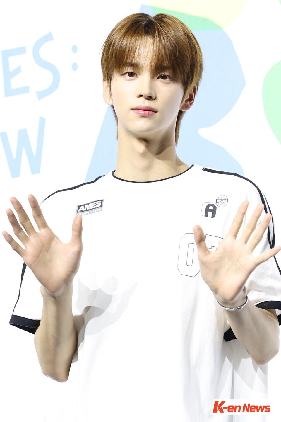 'Heartthrob Visual' TWS Shin Yu: "I Want to Shine as a Variety Star"