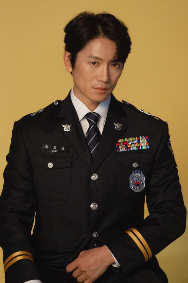 Ji Sung Captures Both Ratings and Buzz with 'Connection'