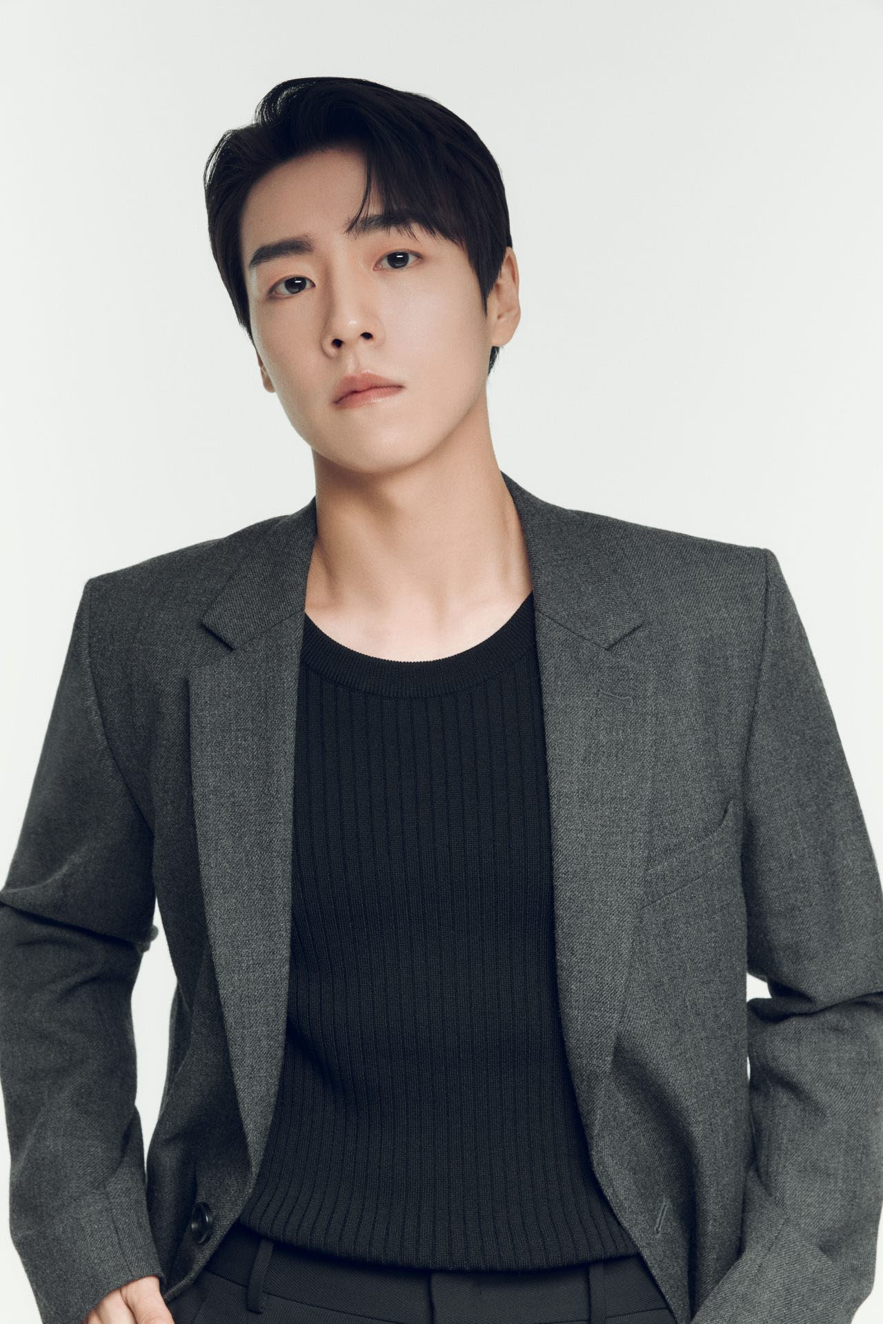 [Interview] Lee Hyun-woo: "I Want to Keep Working Actively, Regardless of the Role"