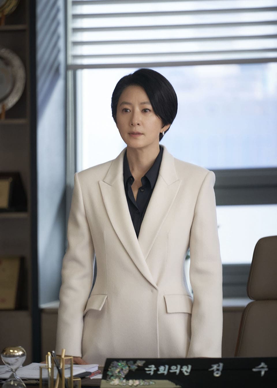 "The Whirlwind" Kim Hee-ae: Graceful Charisma and Stellar Acting