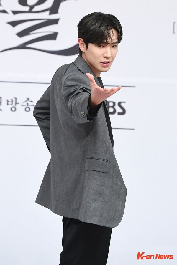 Lee Joon to Join '2 Days & 1 Night' as a Regular Member? Production Team Says "Watch the Show"
