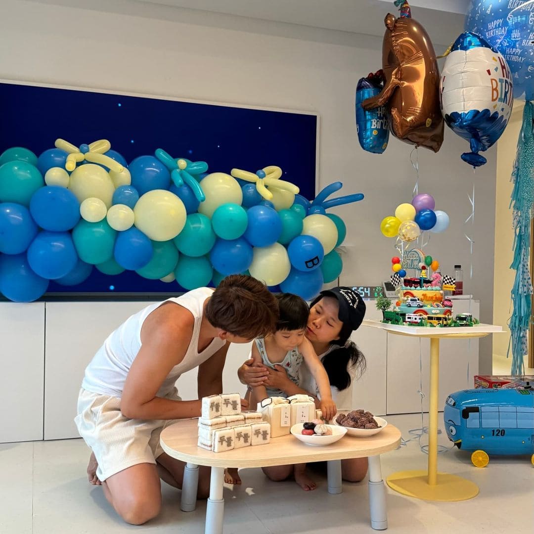 Hong Hyun-hee and Jason Donate 10 Million Won in Son's Name