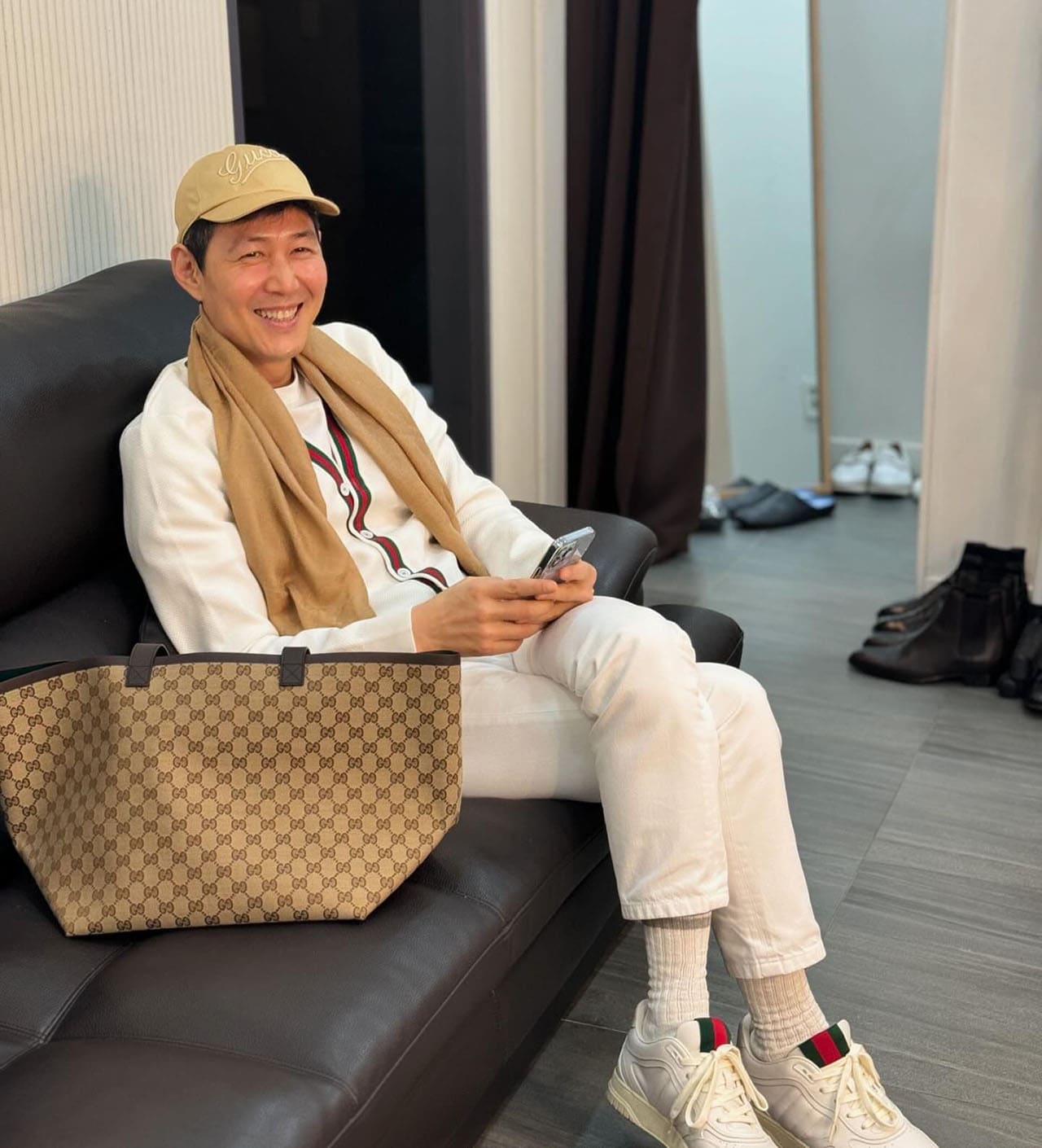 Luxury Property Owner Lee Jung-jae Shares Gift from Gucci