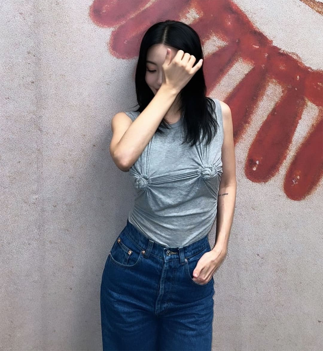 Han Ye-seul Stuns Fans with Bold and Fashion-Forward Style