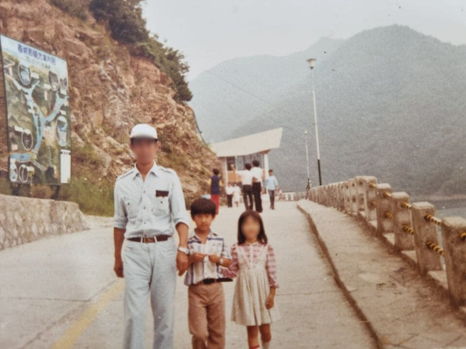 Actor Han Jung-soo Mourns the Loss of His Sister