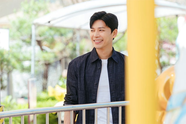 'Good Partner' Divorce Team and Affair Couple All Smiles in Behind-the ...