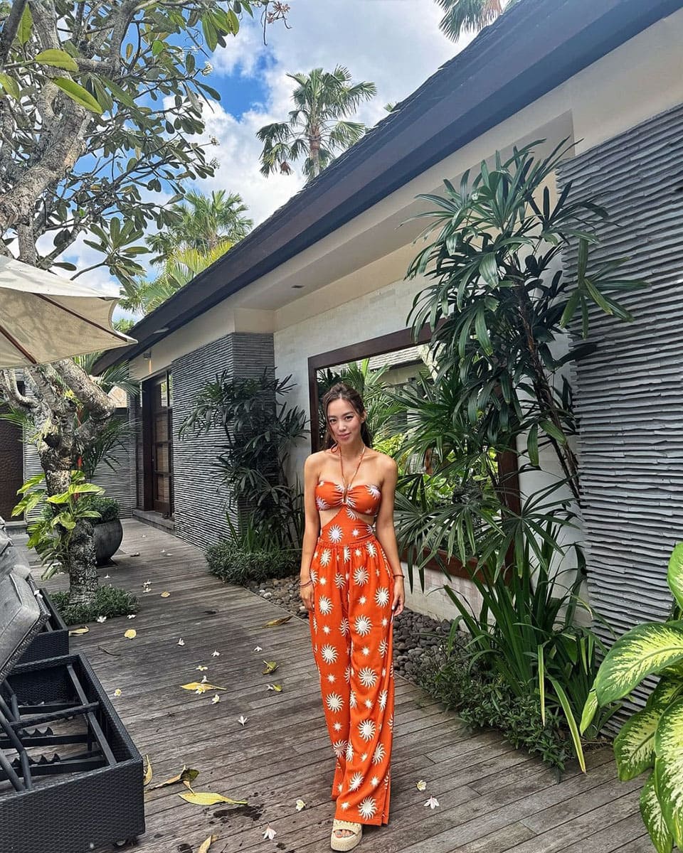 'Won Bin’s Niece' Kim Hee-jung Enjoys Exotic Poolside Meal in Stunning ...