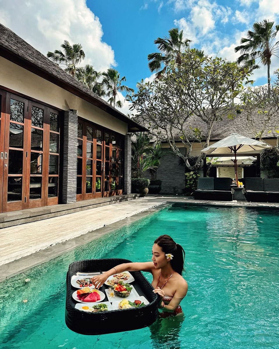 'Won Bin’s Niece' Kim Hee-jung Enjoys Exotic Poolside Meal in Stunning ...