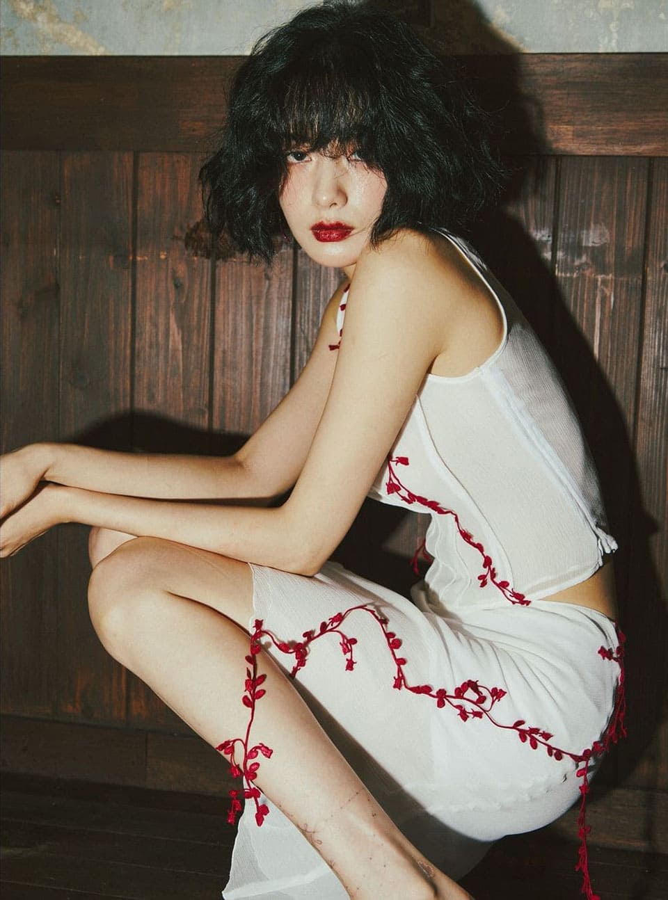 Nana Stuns with Enigmatic Beauty as Full-Body Tattoos Disappear