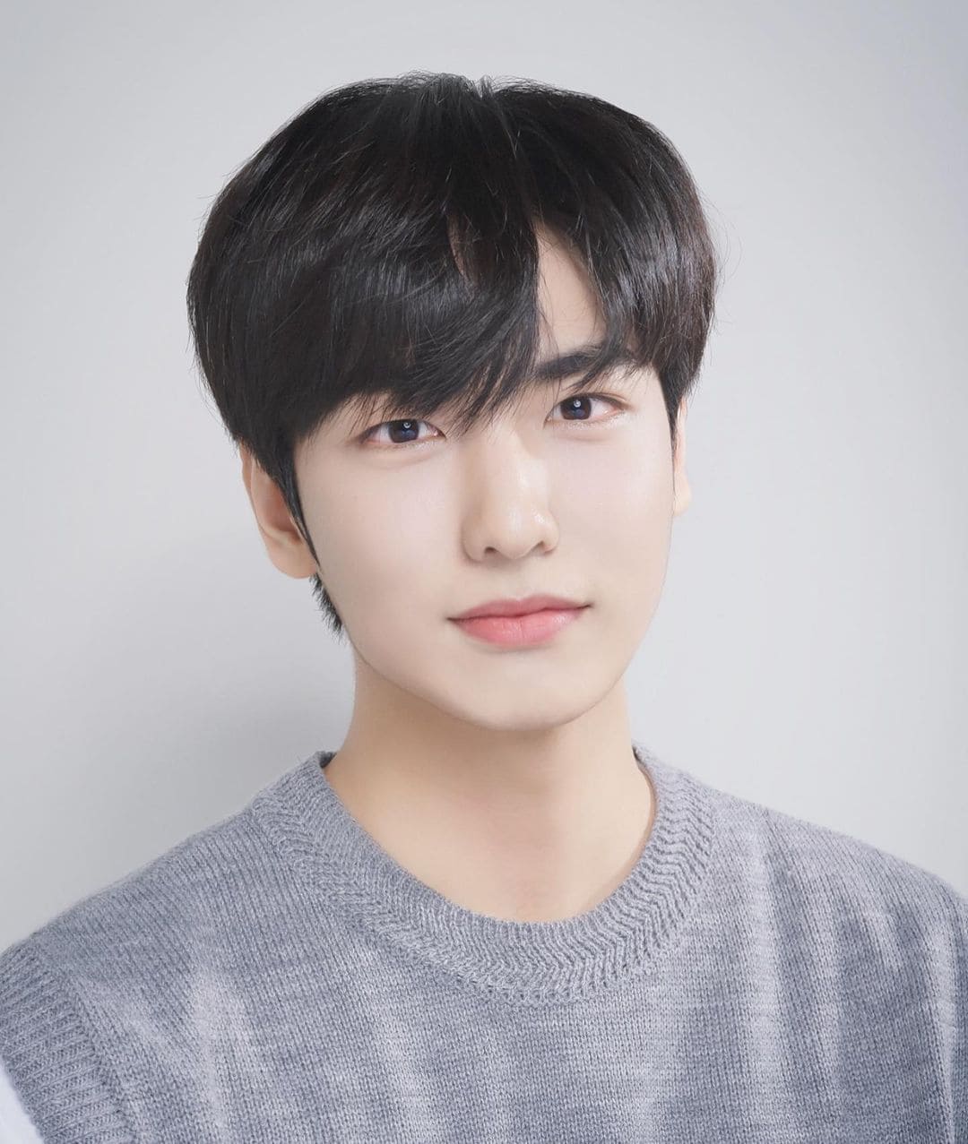 Late Actor Lee Ji-han, Itaewon Tragedy Victim, Receives Posthumous ...