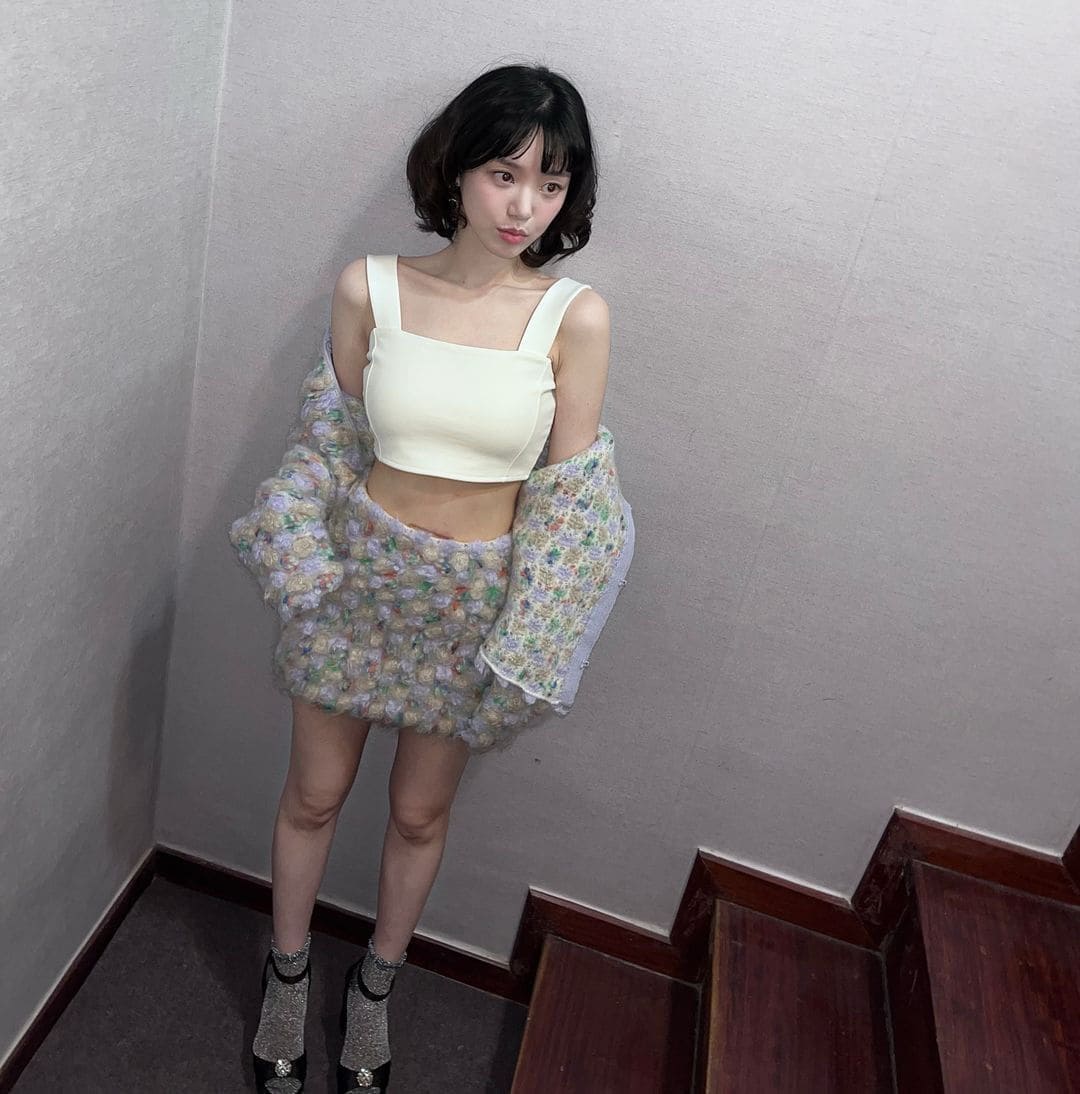 Lee Yu-bi Stuns in a Micro Mini Skirt, Flaunts Her Slim Figure