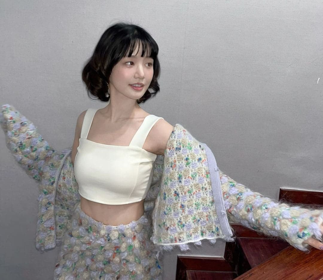 Lee Yu-bi Stuns in a Micro Mini Skirt, Flaunts Her Slim Figure