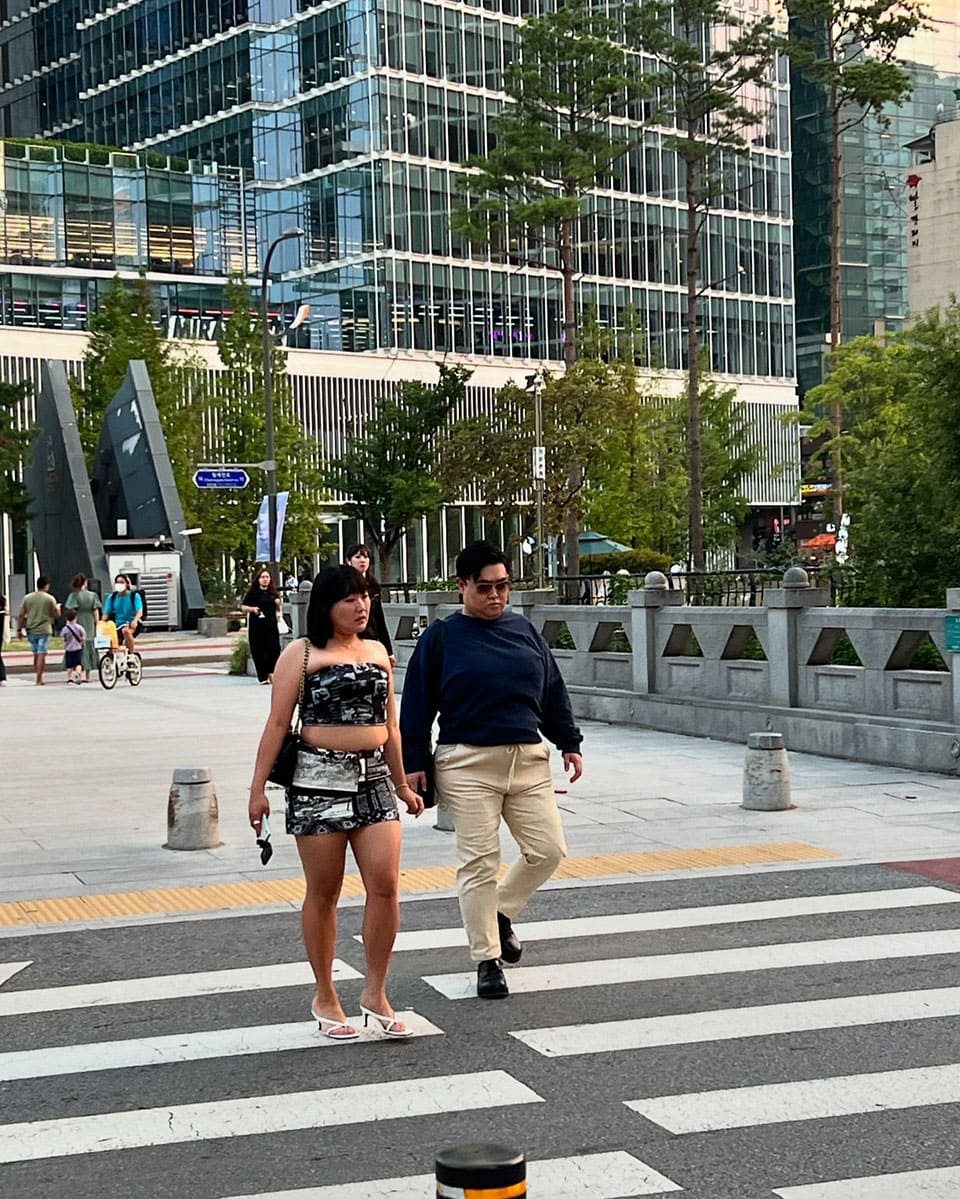 'Meaty Soo-ji' Lee Soo-ji Takes on 'Juicy Seyeon' in 100% Sync Parody