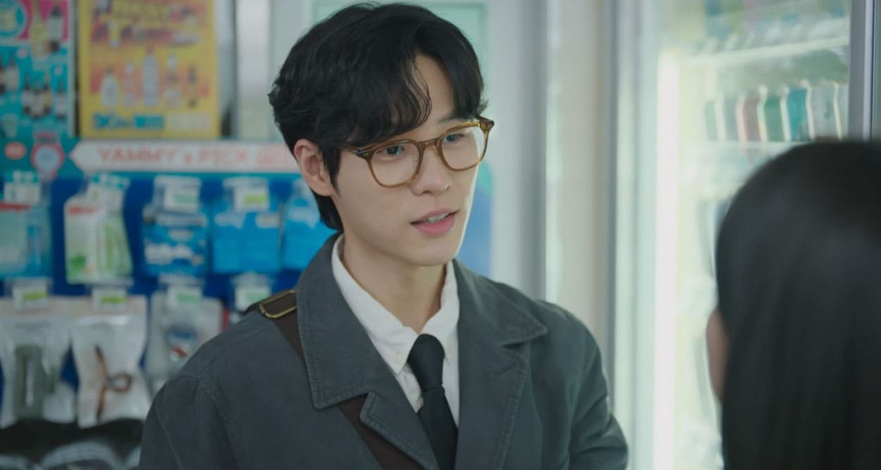 'Love Next Door' Yoon Ji-on as a Journalist Torn Between Daughter and Dreams