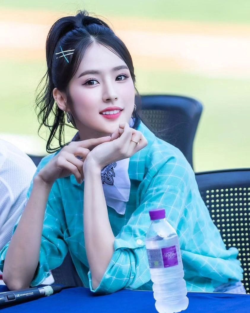 'Pikki Pikki' Craze: K-Baseball Stadiums Like K-Pop Concerts - A Daily Festival for MZ