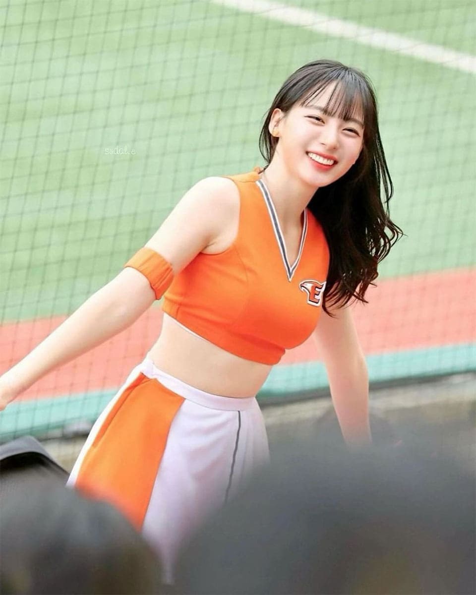 'Pikki Pikki' Craze: K-Baseball Stadiums Like K-Pop Concerts - A Daily Festival for MZ