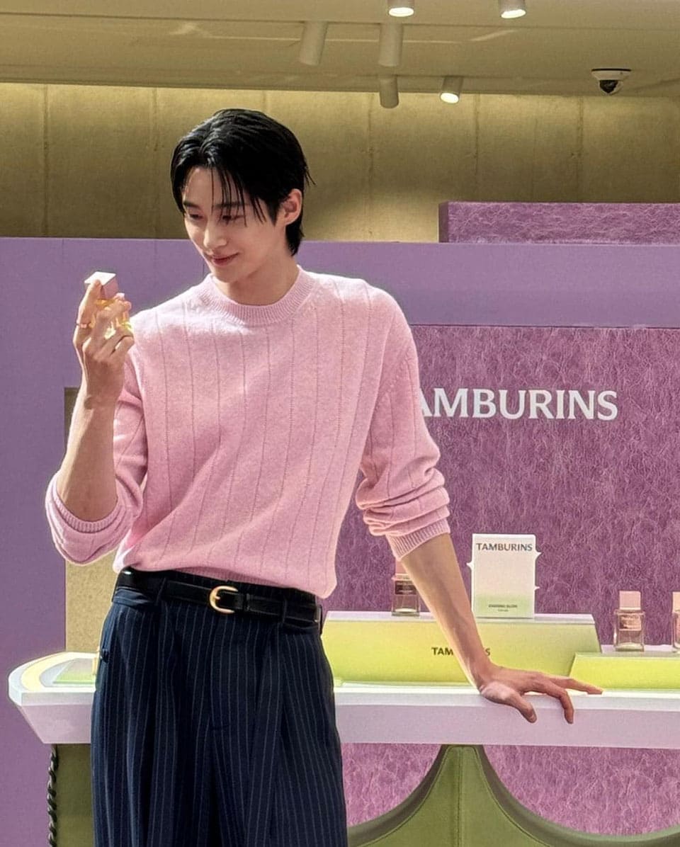 "Men in Pink": Byeon Woo-seok Proves It’s a Perfect Fit