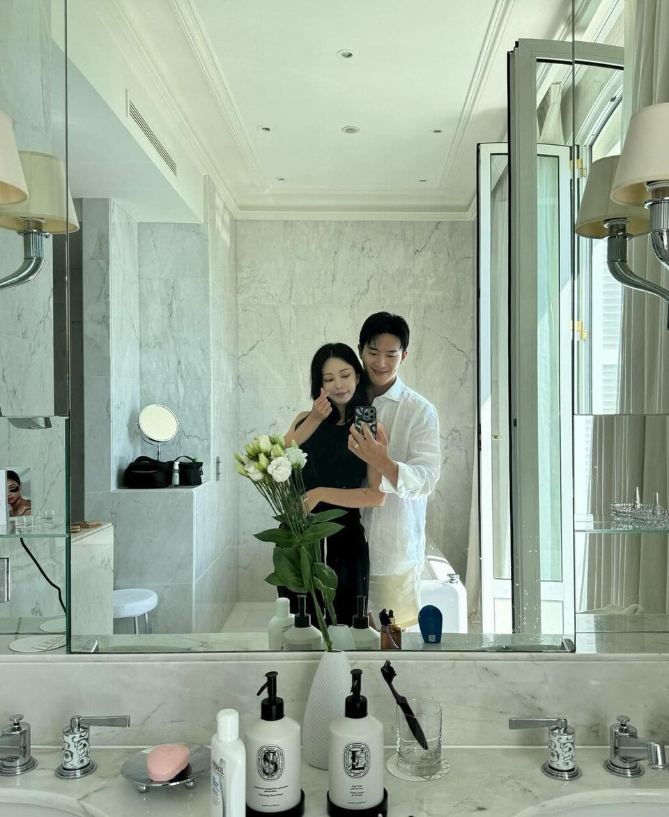 Han Ye-seul's Bold T-Shirt Shocks Her Younger Husband