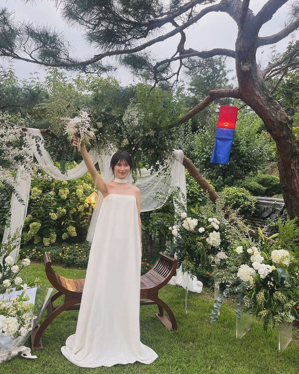 'Marry My Husband' Stars Gong Min-jung and Jang Jae-ho Celebrate Their ...