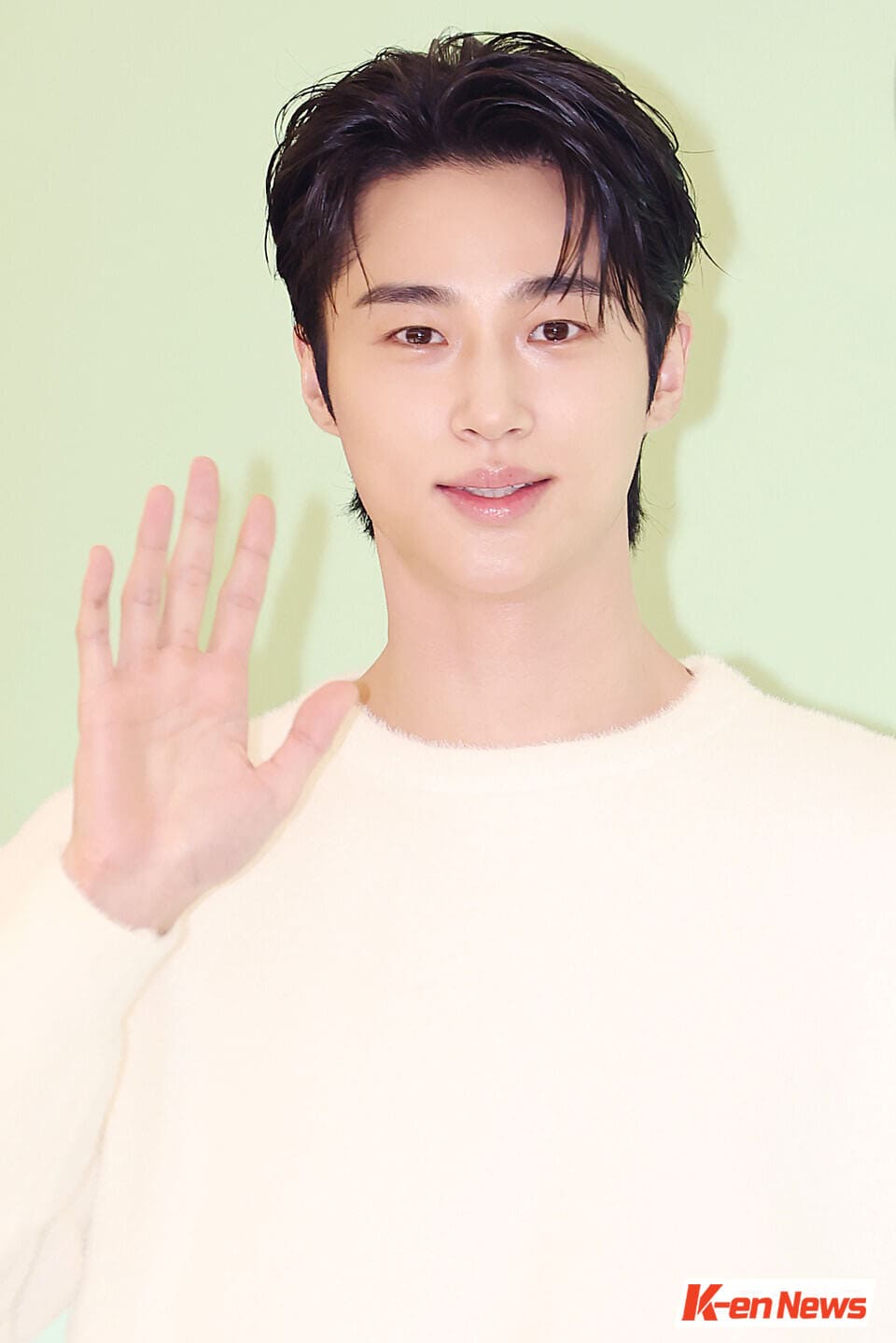 Byeon Woo-seok's Adorable Cheek Heart That Makes Fans Swoon