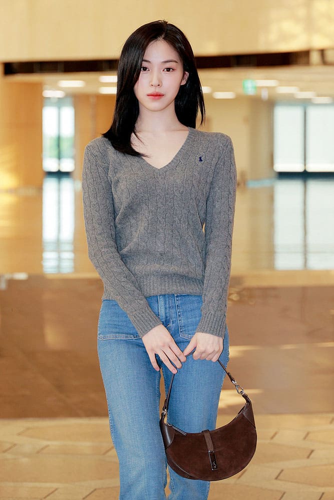 ITZY’s Ryujin Delivers Cozy Fall Vibes [Airport Fashion]